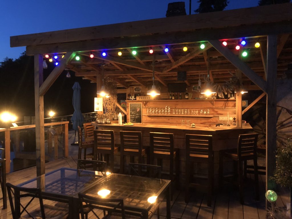 Gasten Service - https://www.resortbousset.com